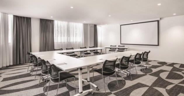 Barnett Room at Vibe Hotel Sydney | Venue Hire at VenueNow